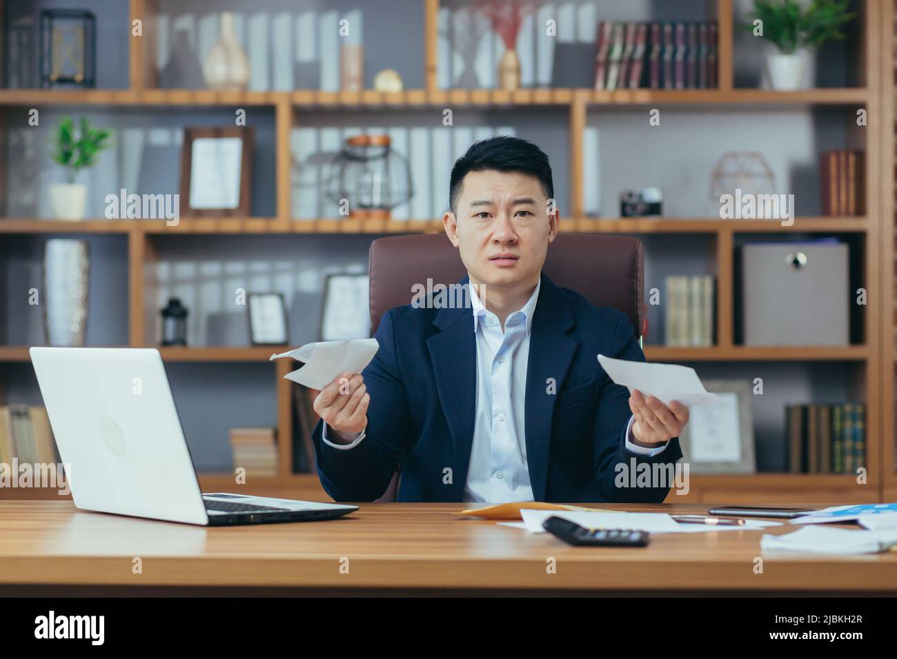 Embarrassed office hi-res stock photography and images - Alamy