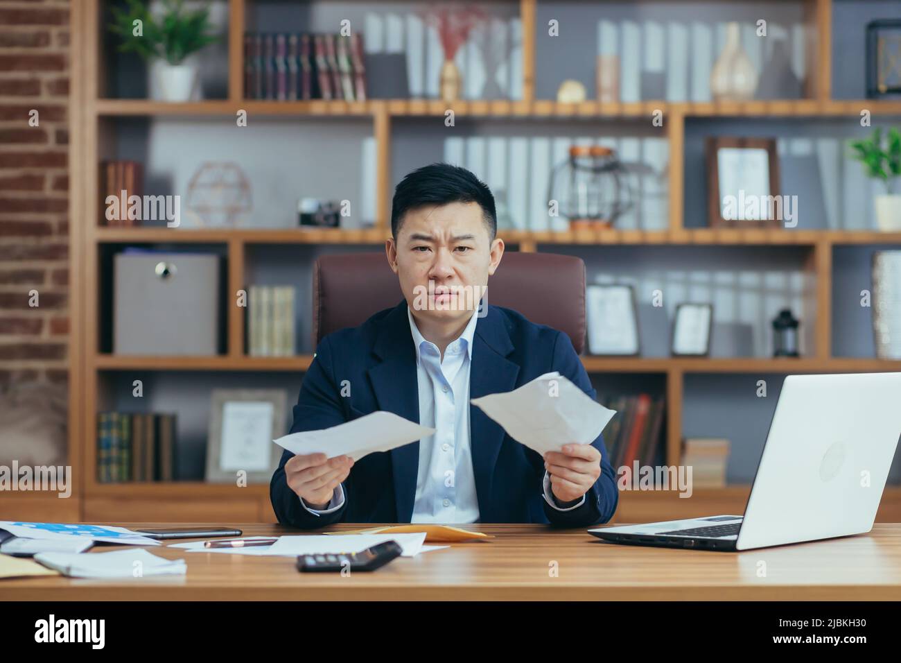 Embarrassed office hi-res stock photography and images - Alamy