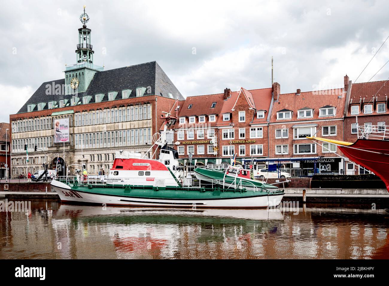 Emden (Ostfriesland, Germany): Hafen mit Rettungskreuzer und ...