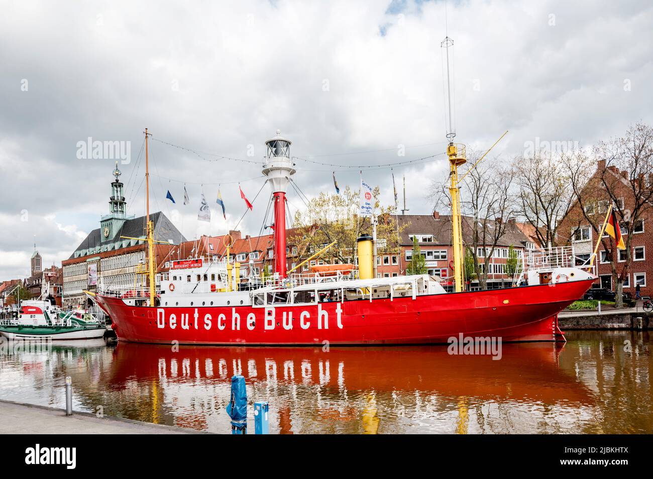 Emden (Ostfriesland, Germany): Hafen mit Rettungskreuzer und ...