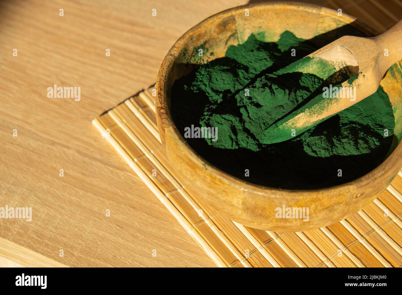 Blue-green algae Chlorella and spirulina powder in bamboo eco bowl ...