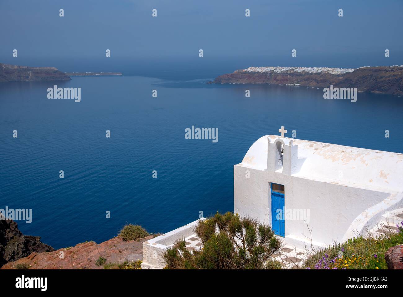 Fira town, with view of caldera, volcano and cruise ships, Santorini ...