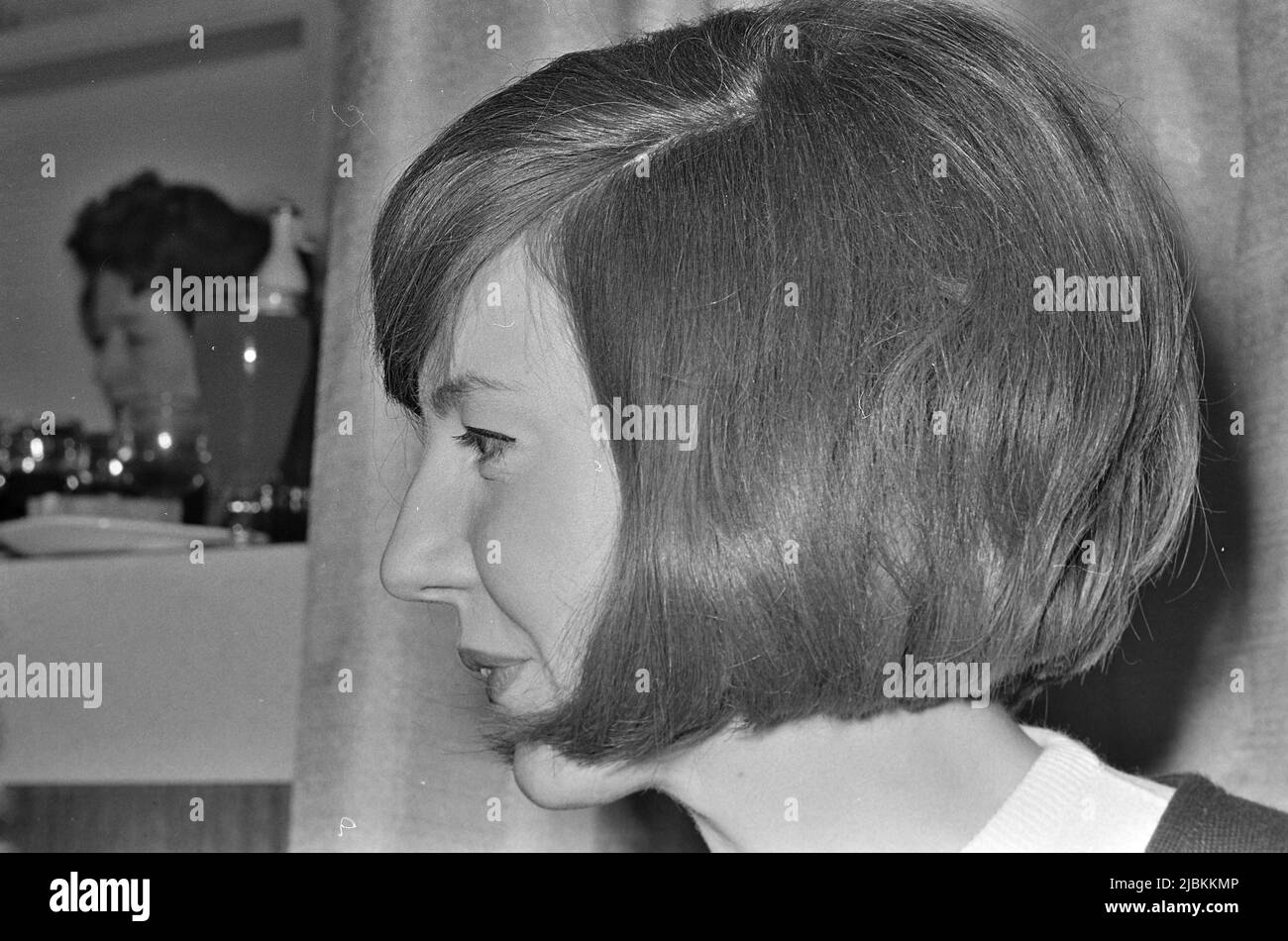 CILLA BLACK UK pop singer on Ready, Steady, Go ! in Marc h 1964. Photo ...