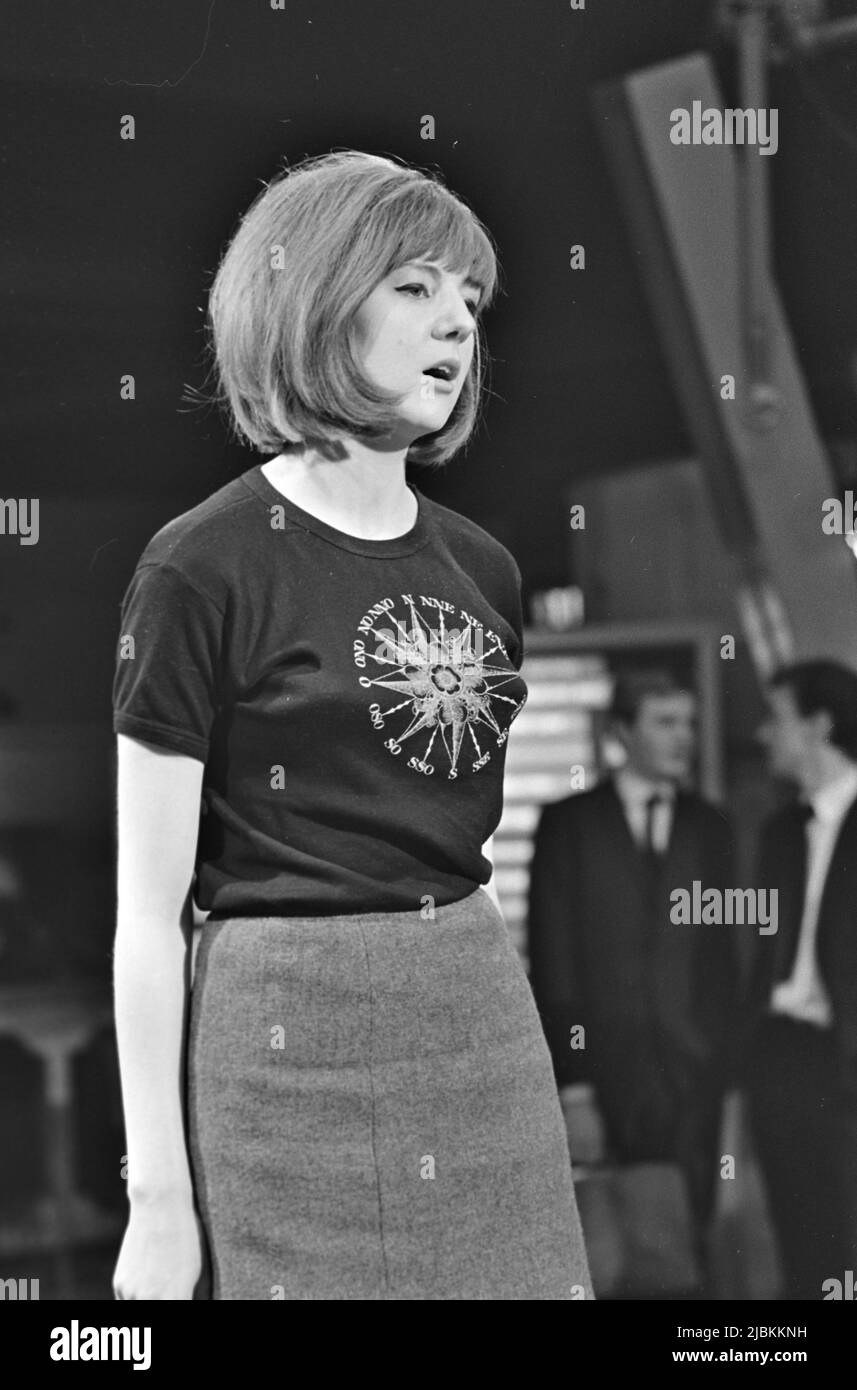 CILLA BLACK UK pop singer on Ready, Steady, Go ! in Marc h 1964. Photo ...