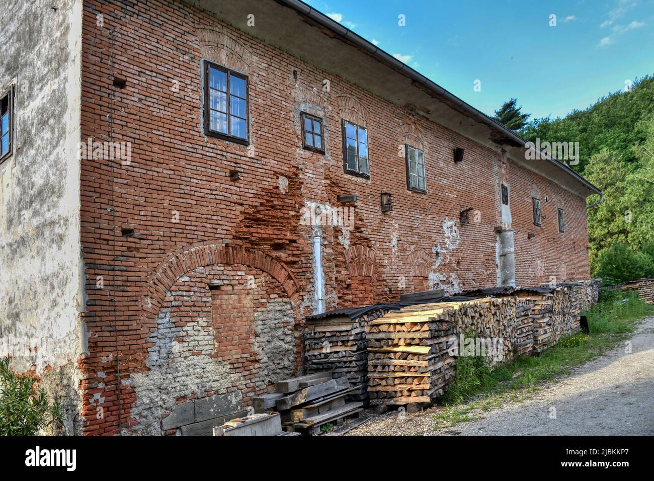 Ziegel, Ziegelwand, verwittert, Ziegelstein, Backstein, rot, Beton ...
