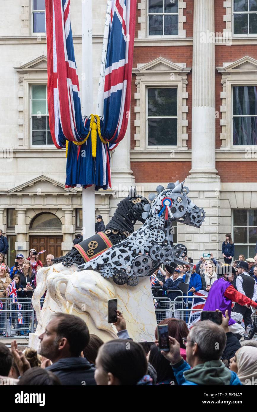 Royal jubilee flags the mall london hi-res stock photography and images ...