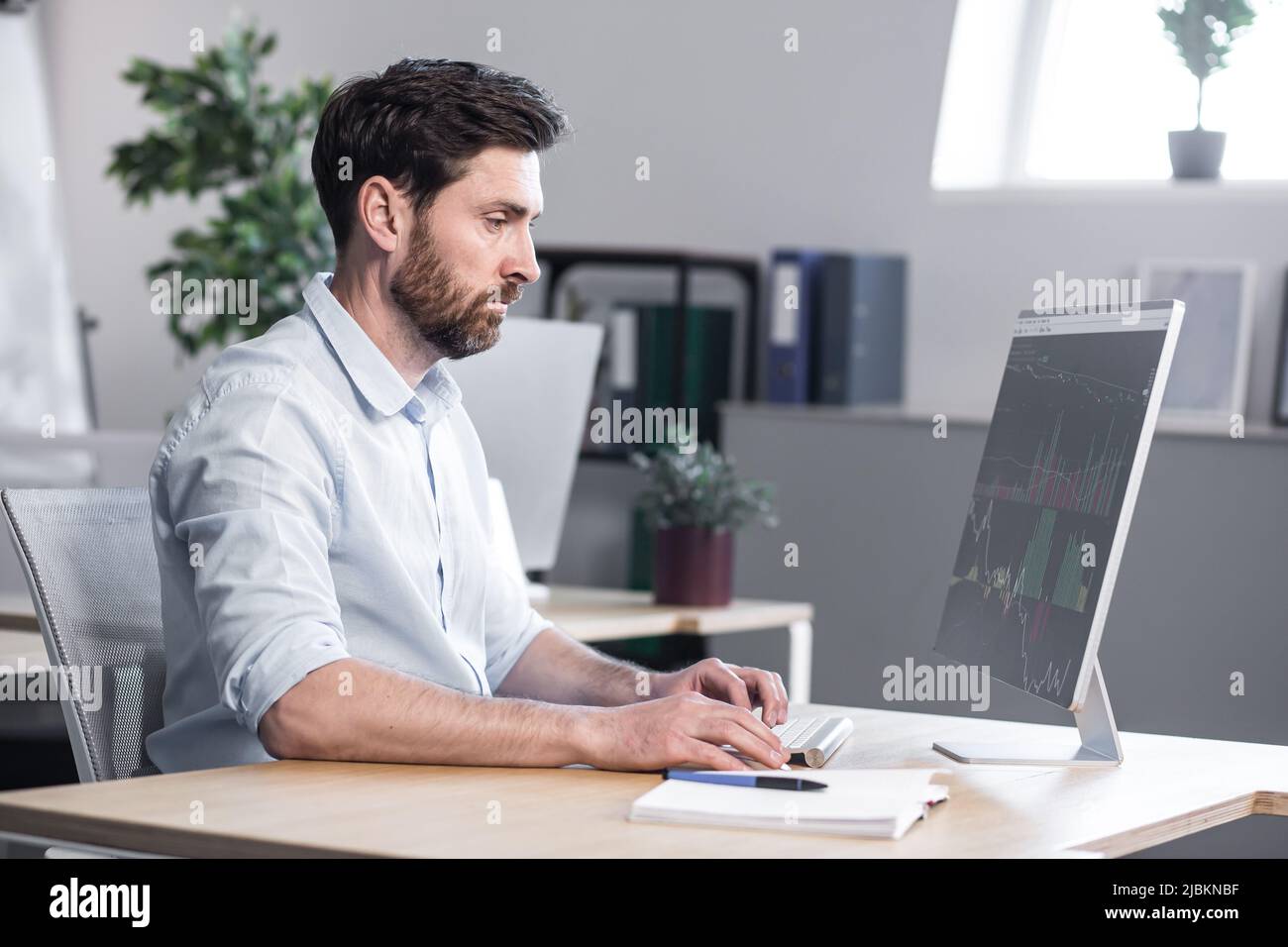 Man computer graph graphics hi-res stock photography and images - Alamy