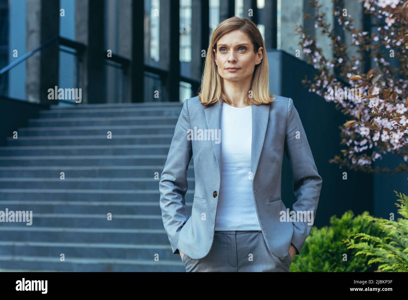 Office lady standing outside hi-res stock photography and images - Alamy