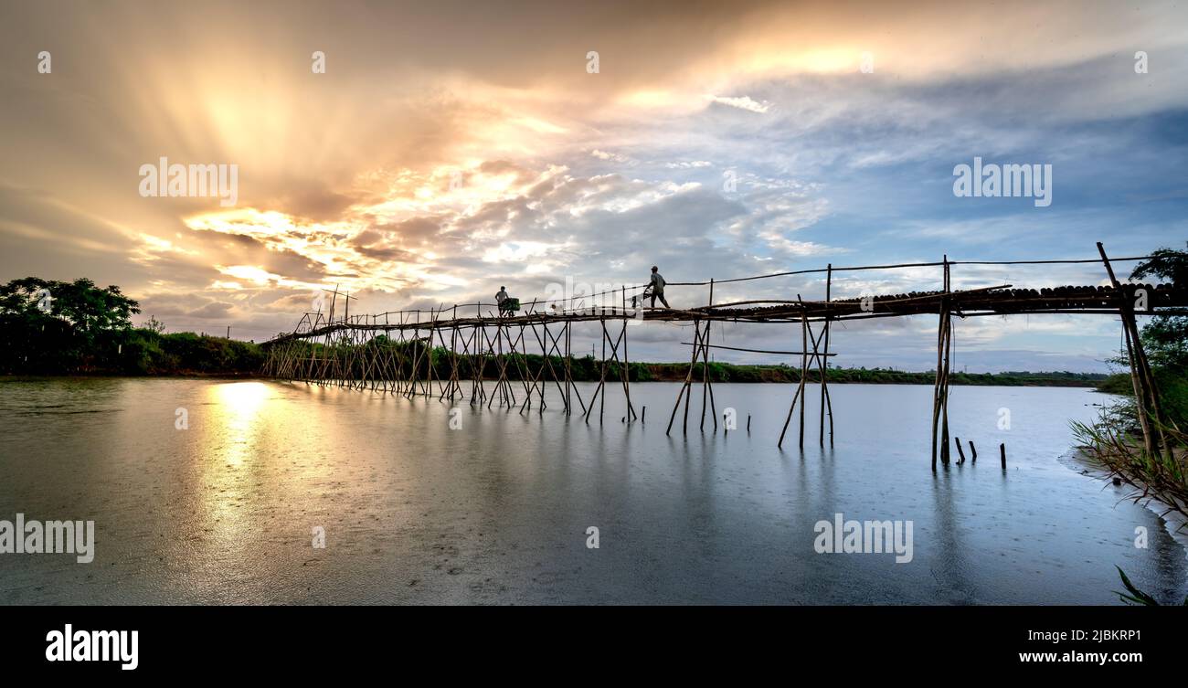 Vietnam bamboo footbridge hi-res stock photography and images - Alamy