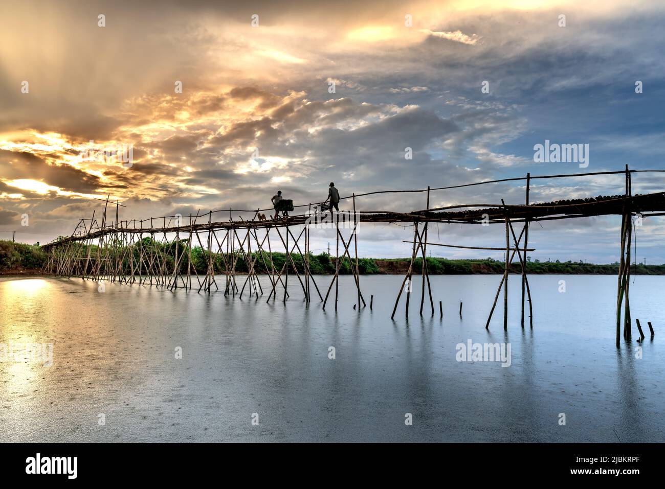 Vietnam bamboo footbridge hi-res stock photography and images - Alamy