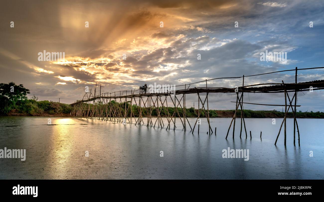 Vietnam bamboo footbridge hi-res stock photography and images - Alamy