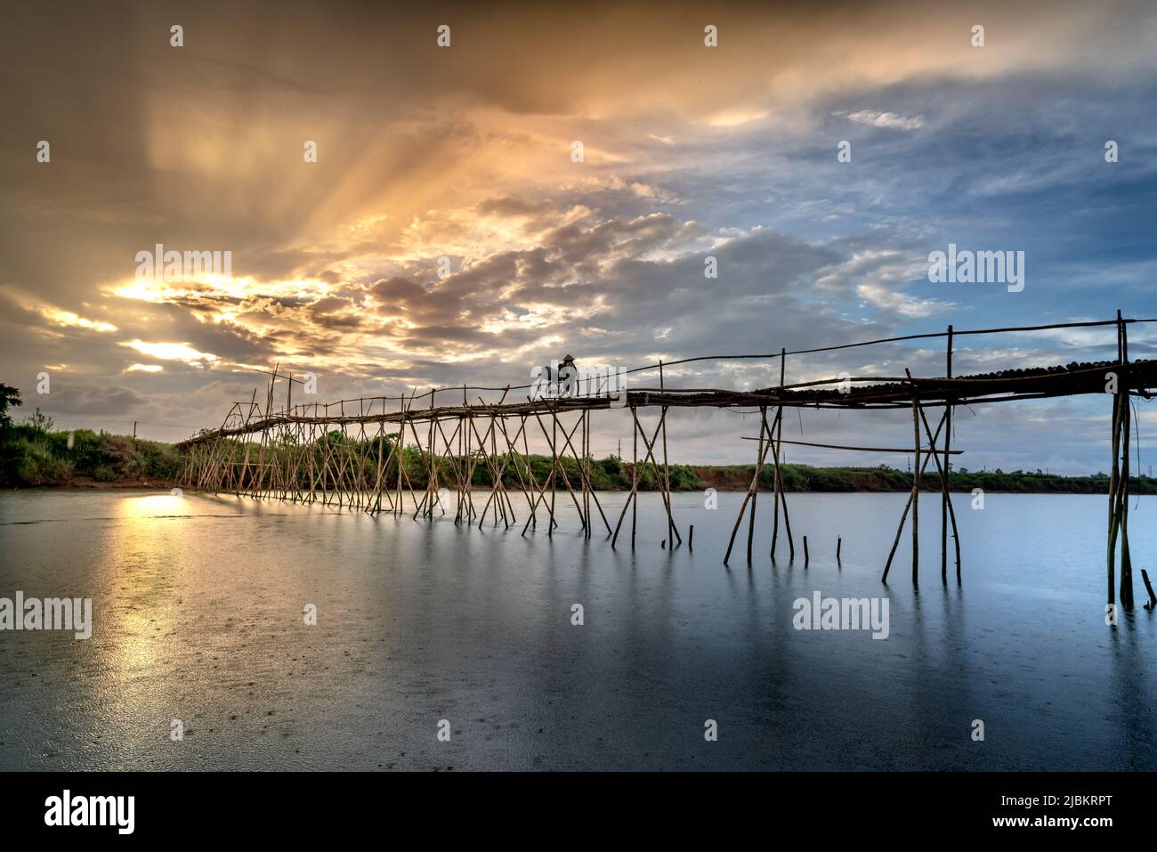 Vietnam bamboo footbridge hi-res stock photography and images - Alamy