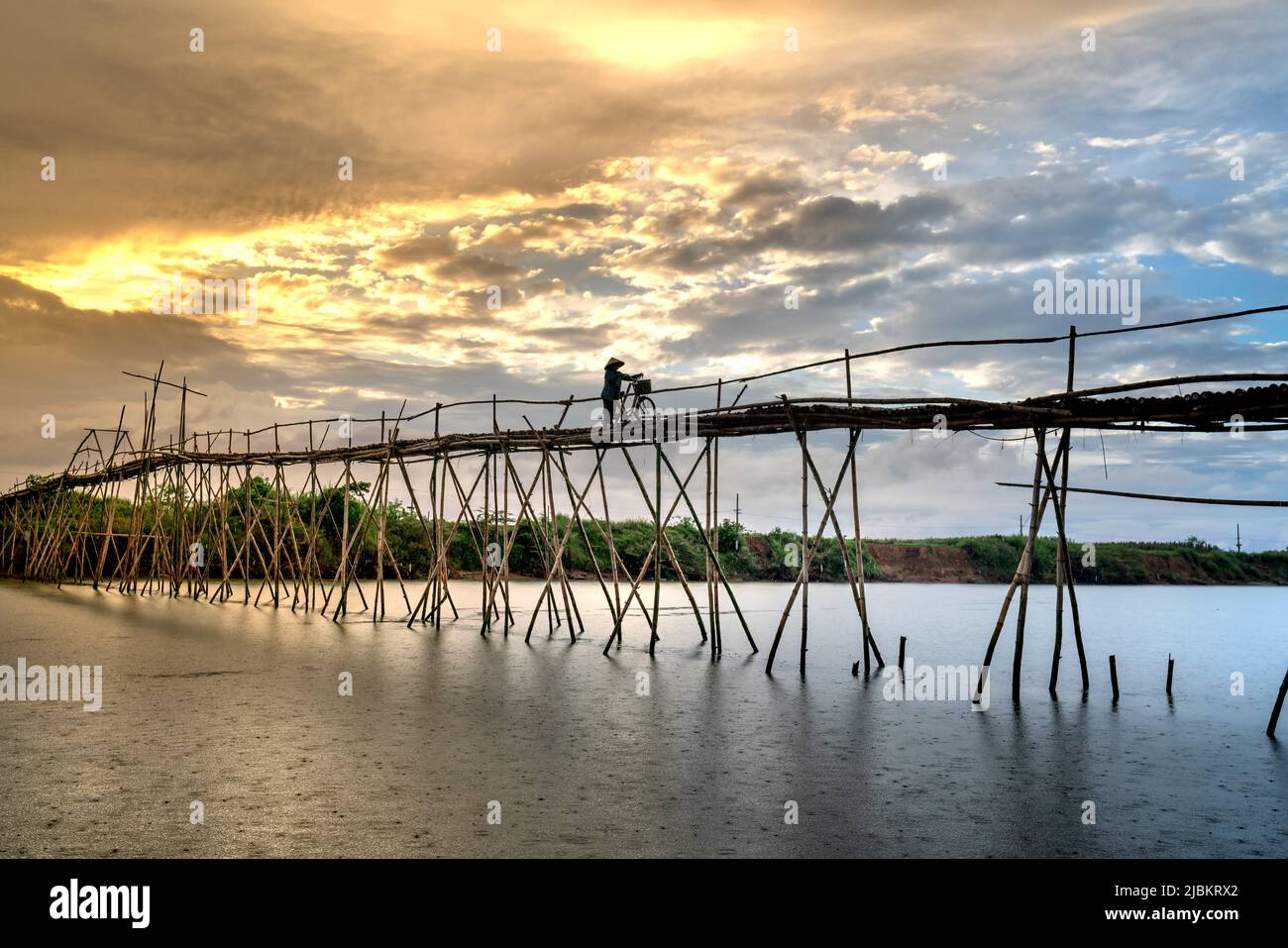 Vietnam bamboo footbridge hi-res stock photography and images - Alamy