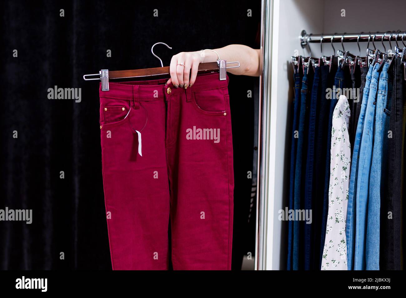 Try on size hi-res stock photography and images - Alamy