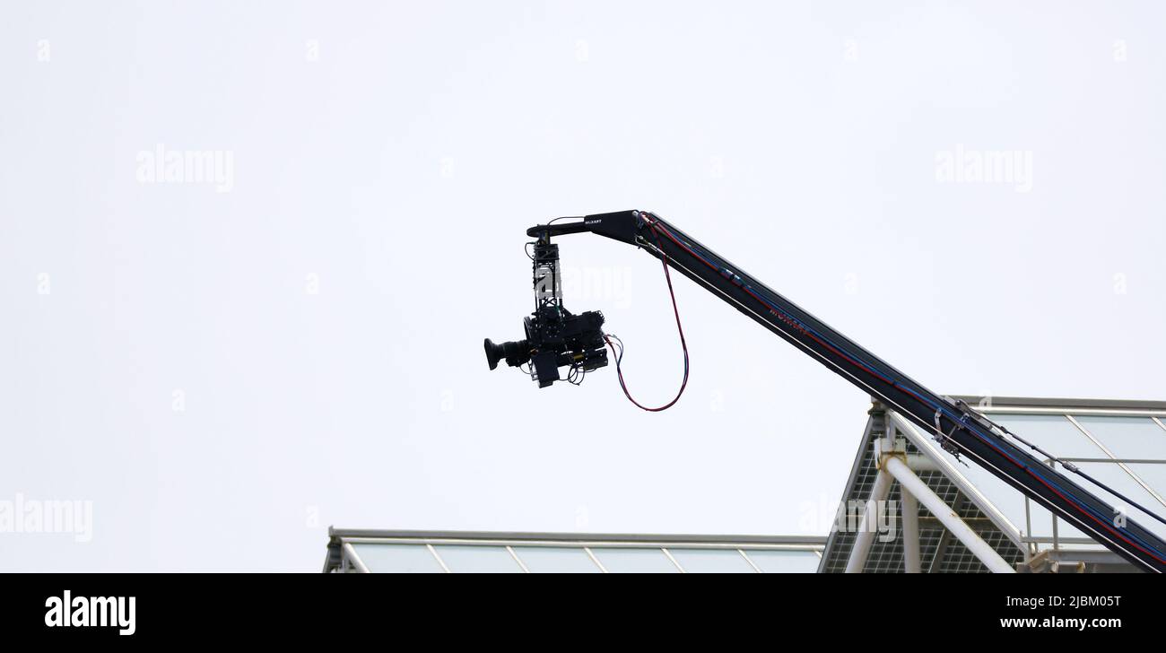 Hot head camera crane hi-res stock photography and images - Alamy