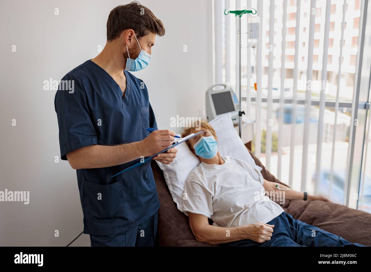 Hospital examination doctor writing hi-res stock photography and images ...