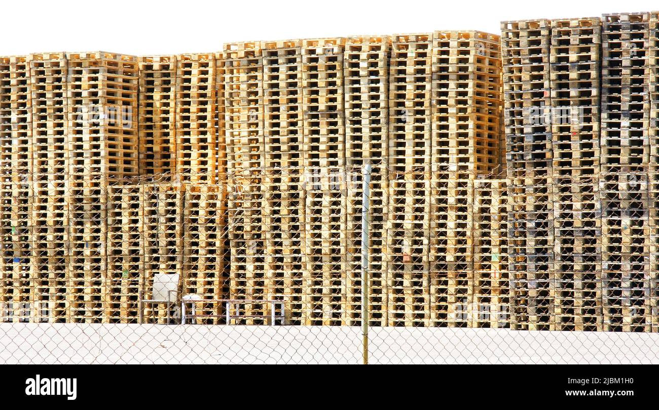 Stack of pallets hi-res stock photography and images - Alamy
