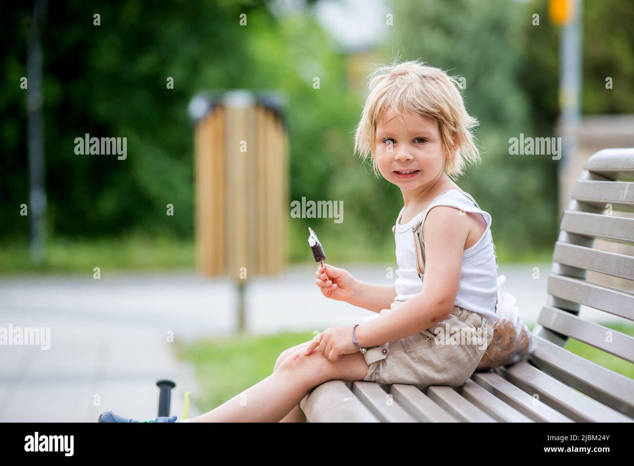 Blond child, cute boy with wounded knee from a fall of a bike Stock ...