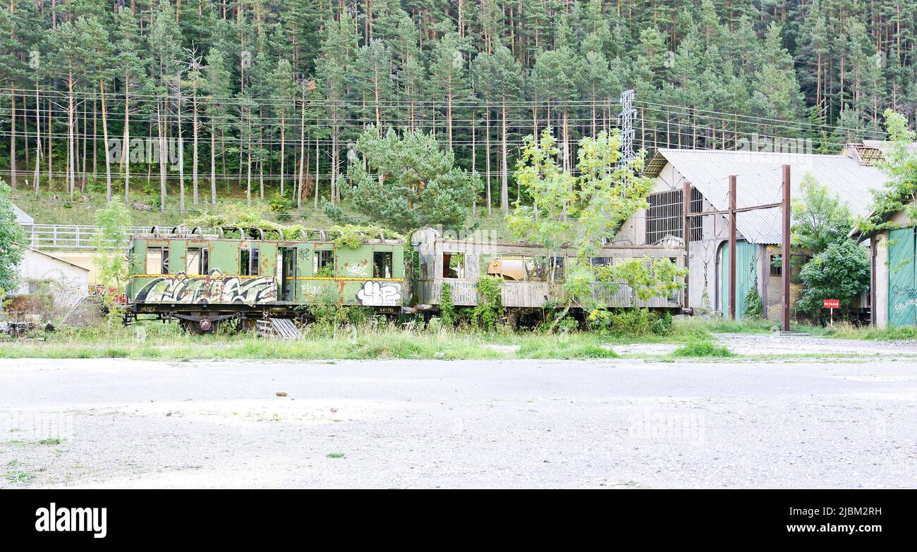 Train cars abandoned in canfranc station stations hi-res stock ...