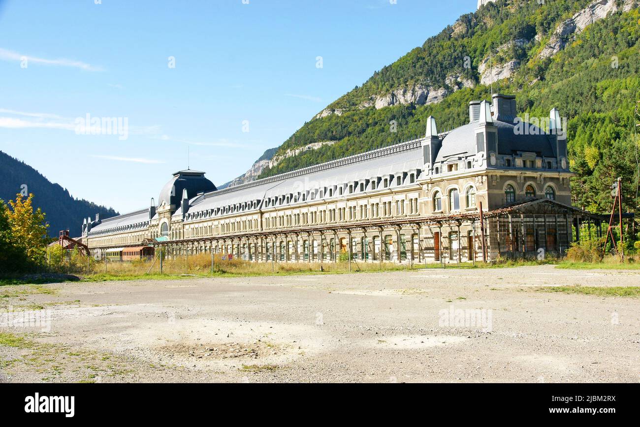 Canfranc station historic hi-res stock photography and images - Alamy