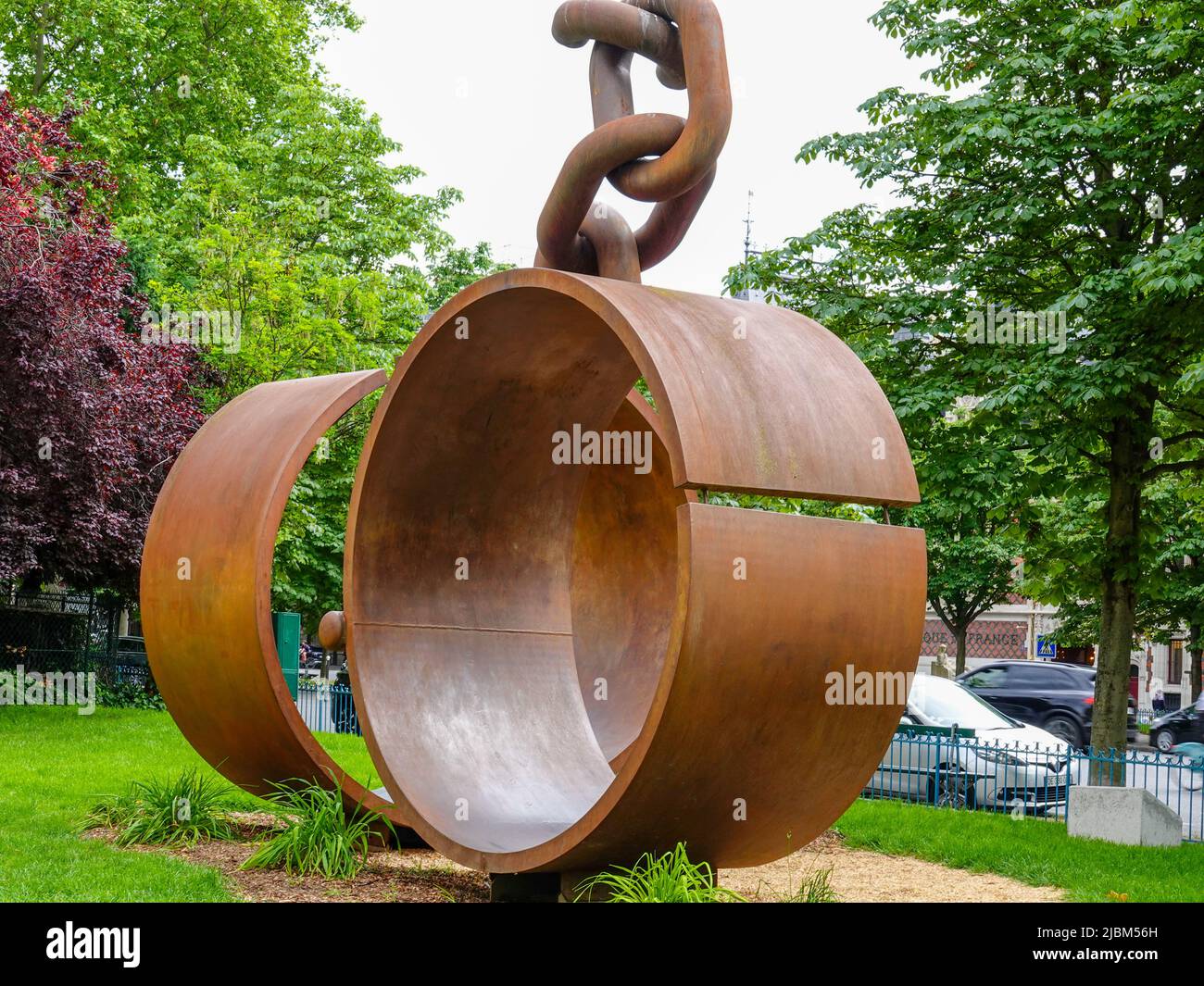 Broken shackles, iron chains, dedicated to the memory of General Thomas ...