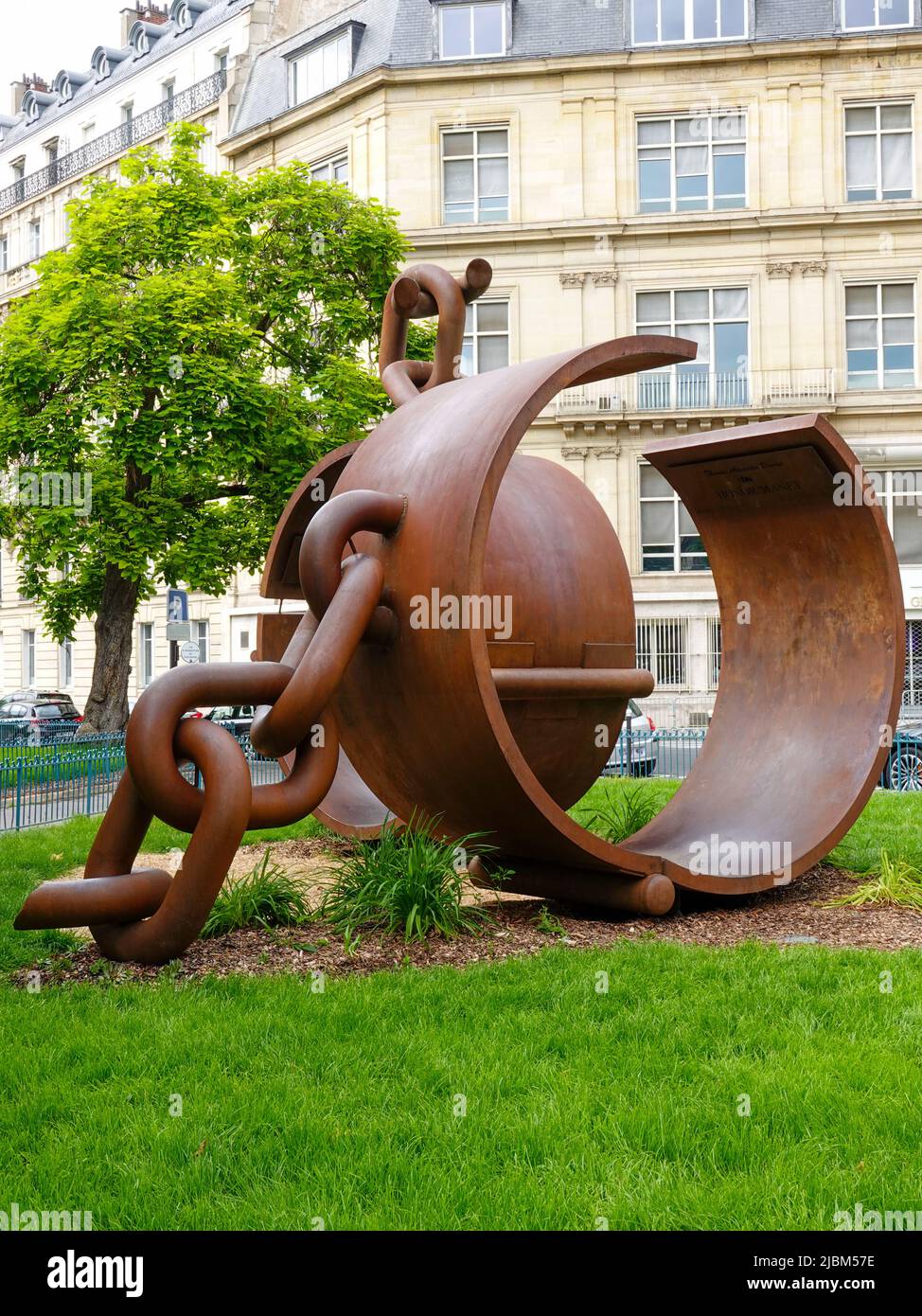 Broken shackles, iron chains, dedicated to the memory of General Thomas ...