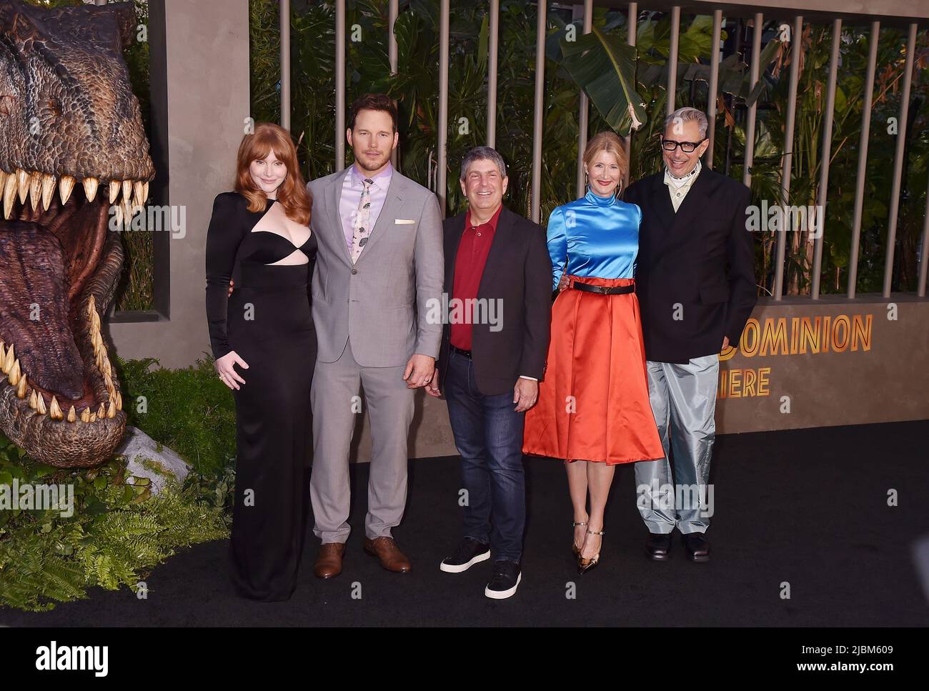 HOLLYWOOD, CA - JUNE 06: (L-R) Bryce Dallas Howard, Chris Pratt ...