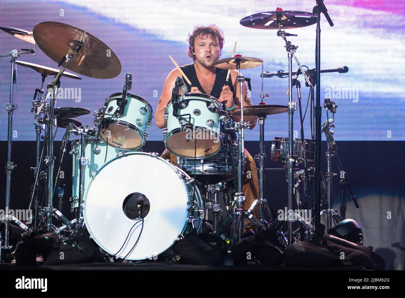 Ashton Irwin 2022