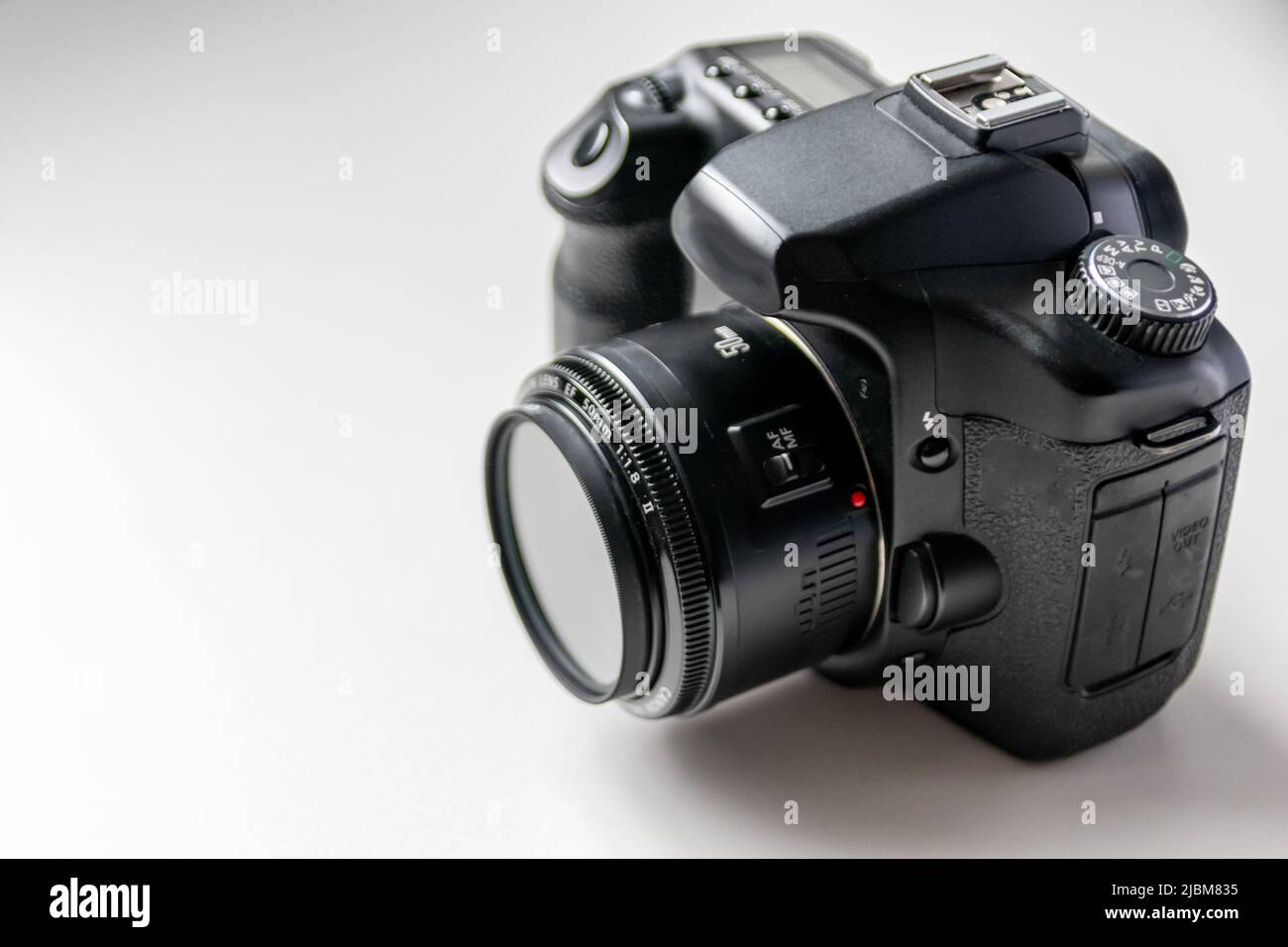 Professional dslr camera equipment with 50 mm f1.8 prime lens objective ...