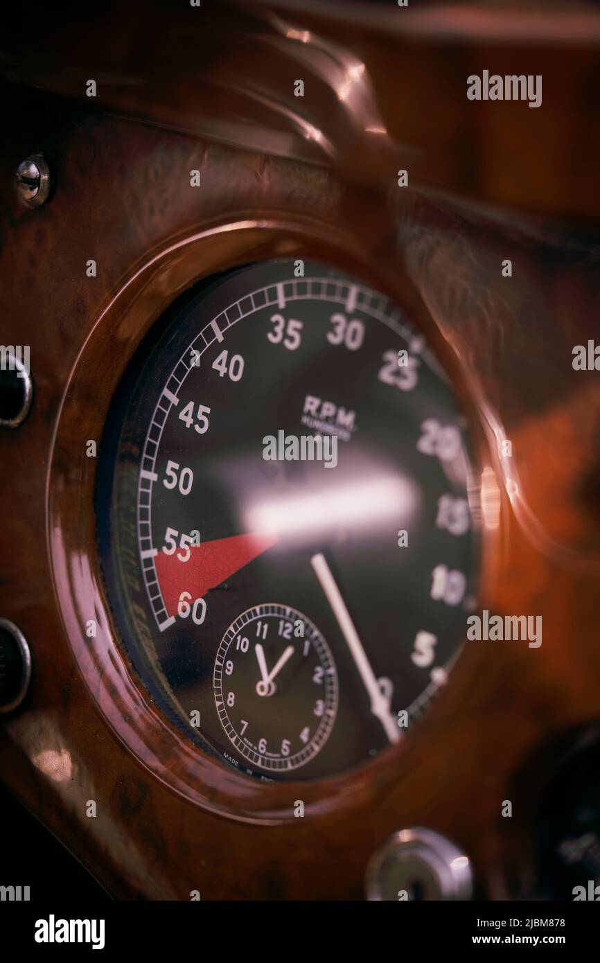 Rpm gauge hi-res stock photography and images - Alamy