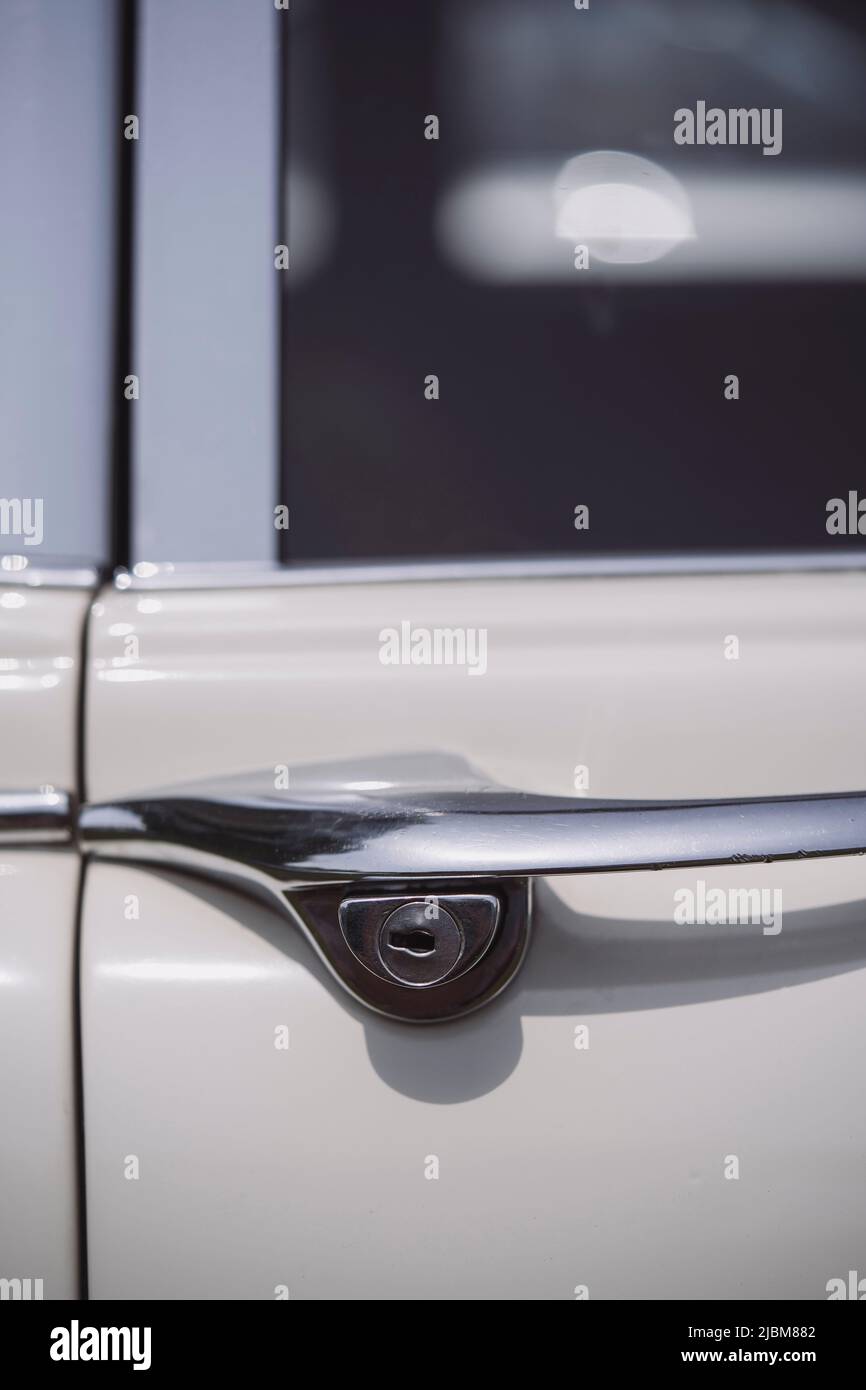 Close up shot of a vintage door handle of a white car Stock Photo - Alamy