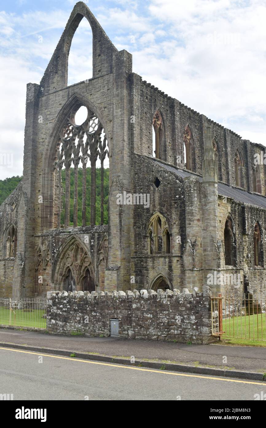 Tintern Abbey next to the River Wye Stock Photo - Alamy