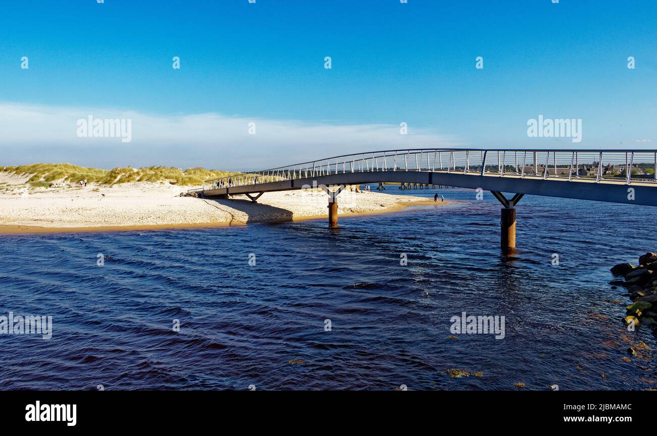 LOSSIEMOUTH MORAY SCOTLAND THE NEW BRIDGE SPANNING THE RIVER LOSSIE TO ...