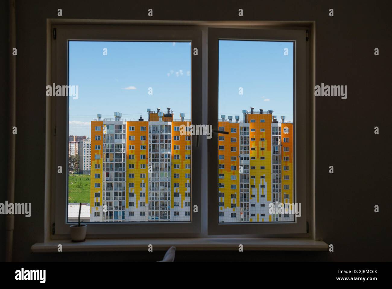 City view from an office window hi-res stock photography and images - Alamy