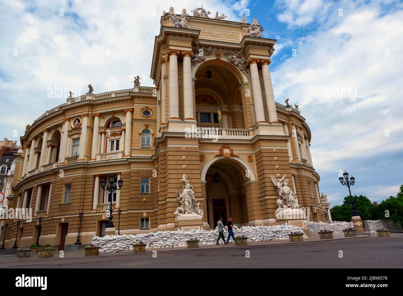 Non Exclusive: ODESA, UKRAINE - JUNE 5, 2022 - A row of sandbags is ...