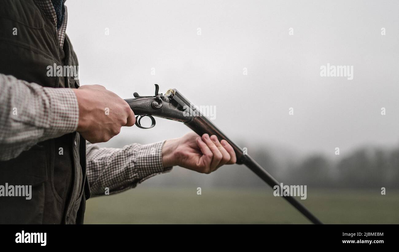 Charges the rifle hi-res stock photography and images - Alamy
