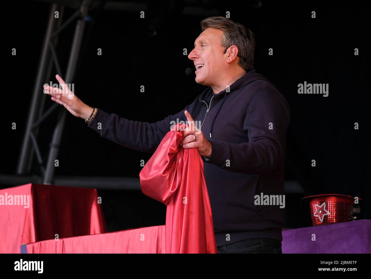 Mr Martin (Kevin Cruise) performing with Basil Brush at Wychwood ...