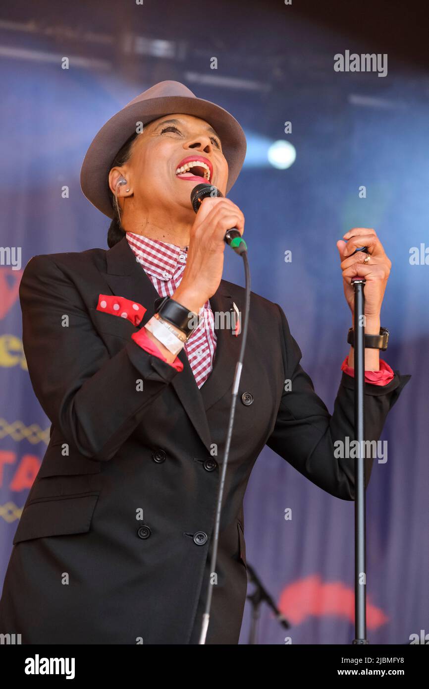 Pauline black singer hi-res stock photography and images - Alamy
