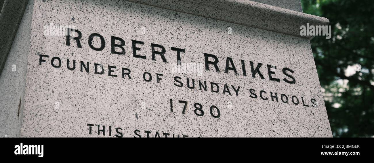 Robert Raikes memorial Stock Photo - Alamy