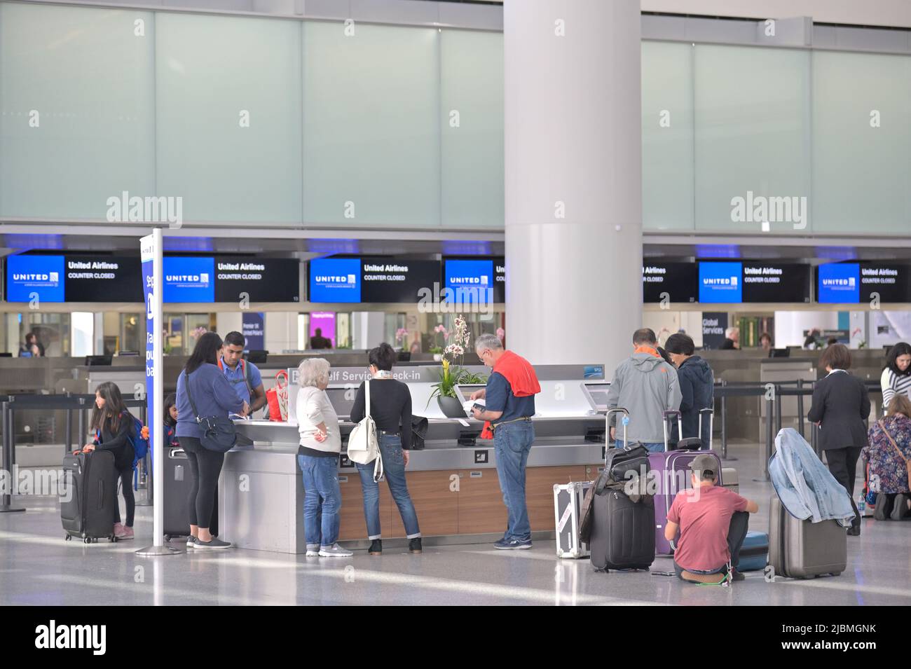 Sfo international departures hi-res stock photography and images - Alamy