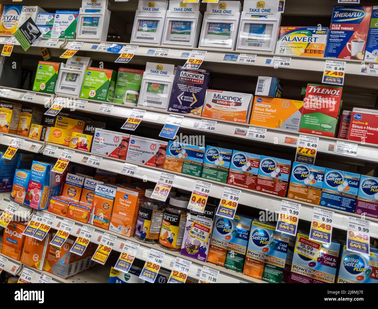 Grocery store drug aisle hi-res stock photography and images - Alamy