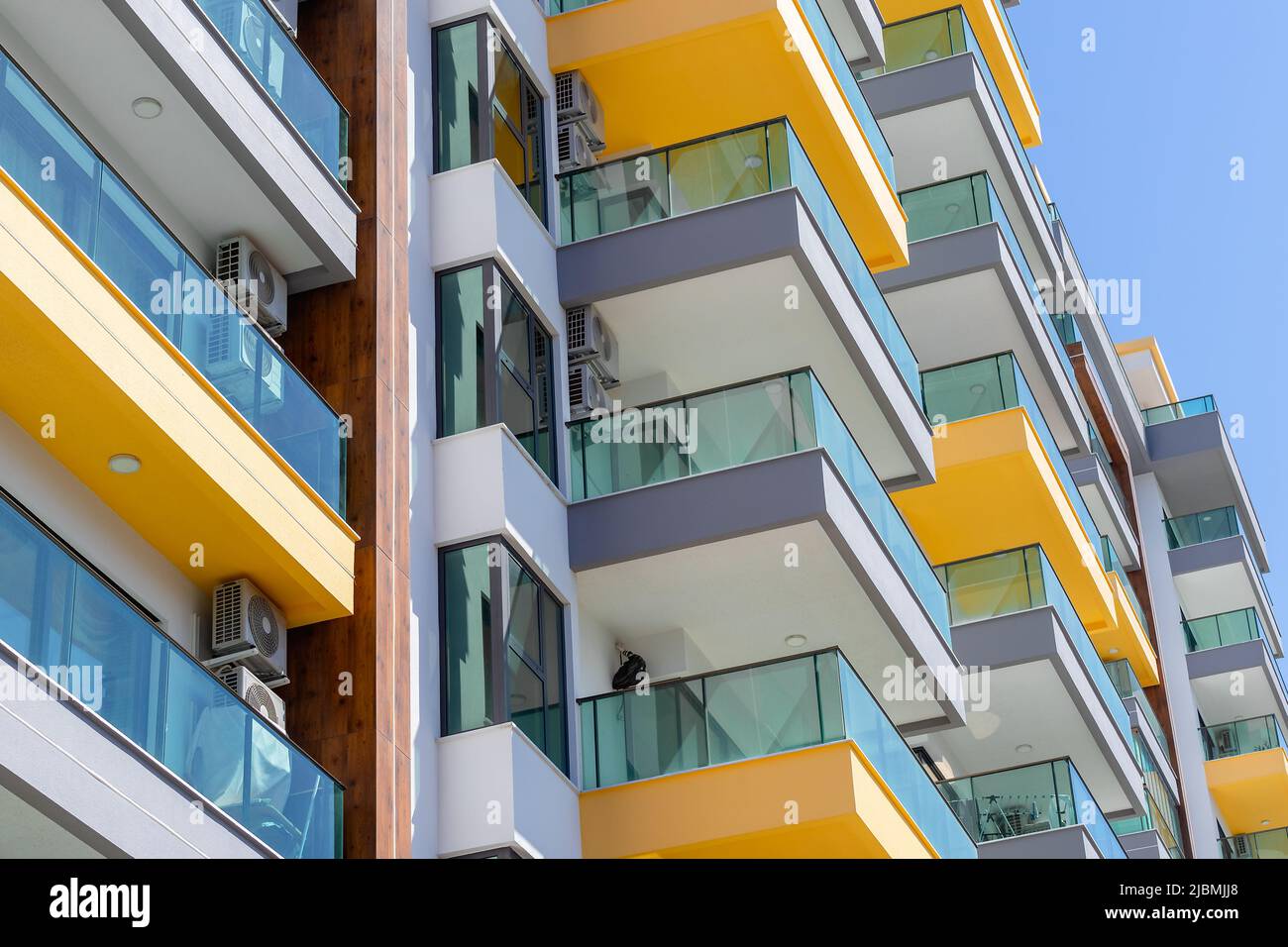 High rise luxury residential complex hi-res stock photography and ...