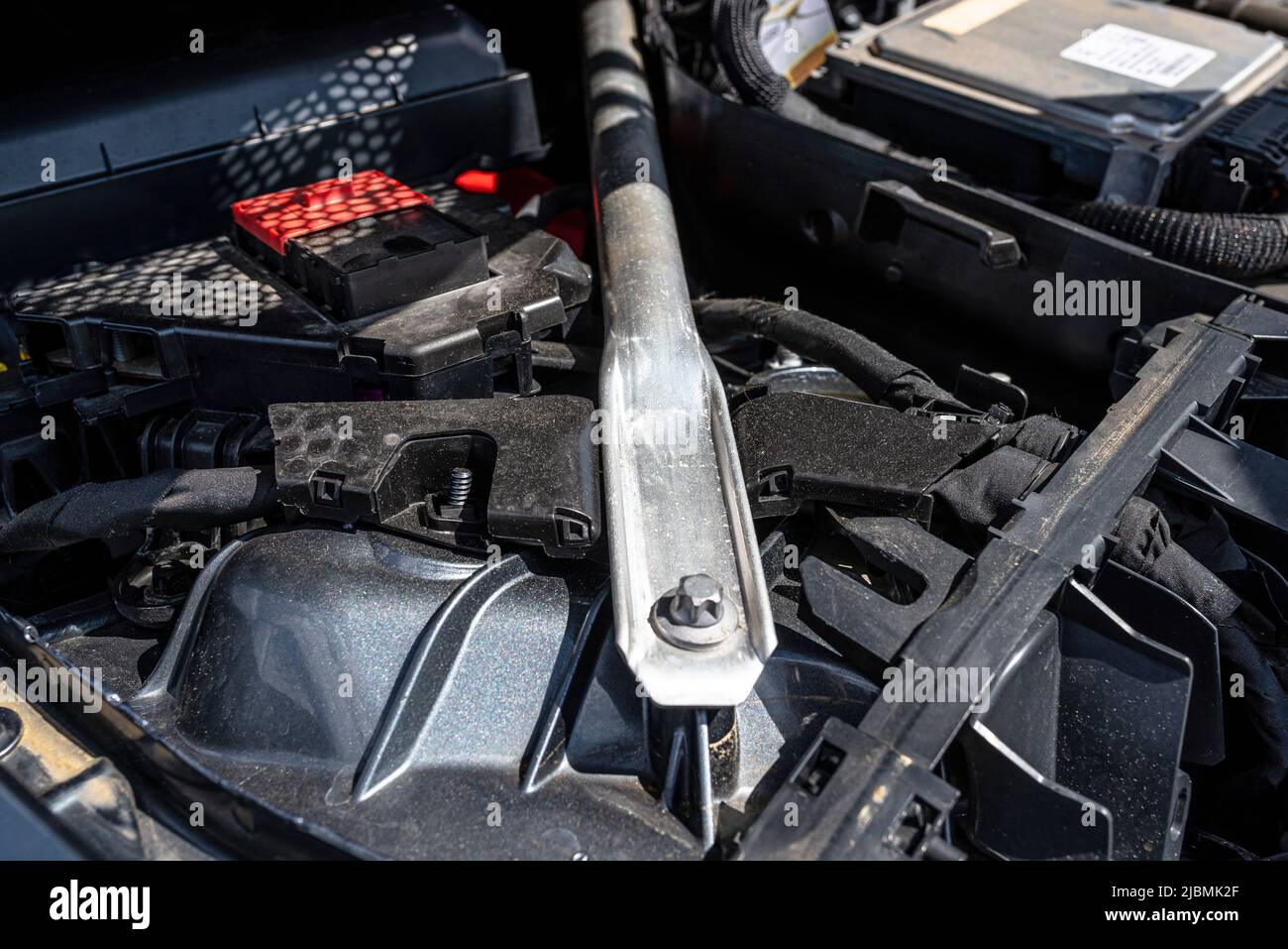 Transverse stiffening in the engine compartment of a modern 2.2 liter ...