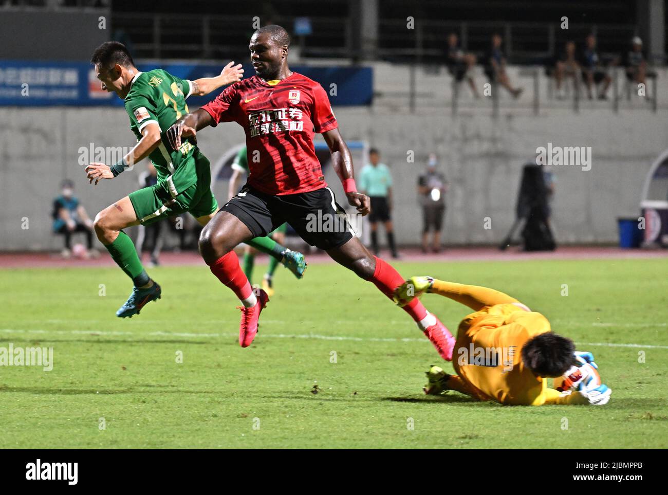 Haikou, China's Hainan Province. 7th June, 2022. Liu Weiguo (R ...