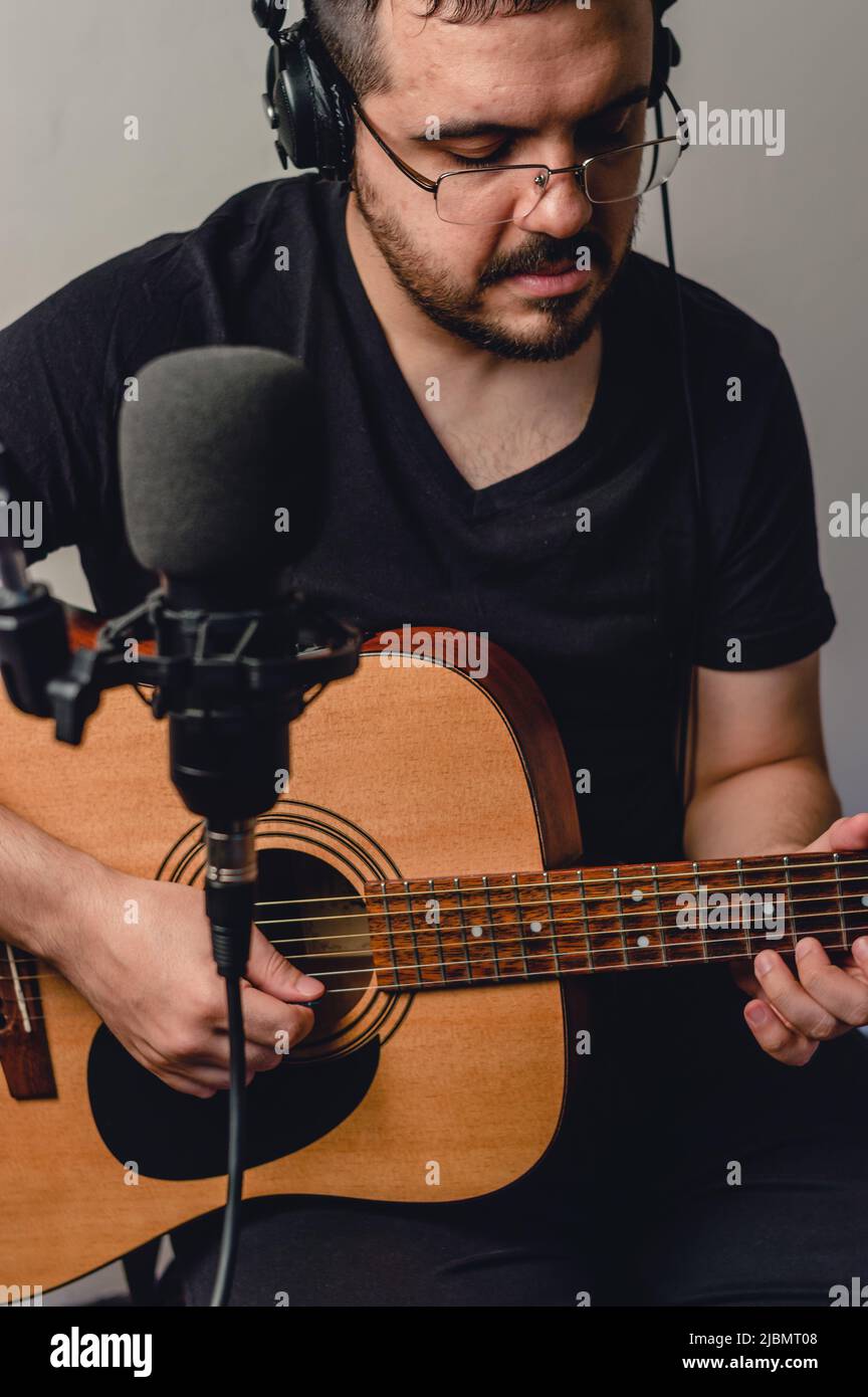 Person playing a record hi-res stock photography and images - Alamy