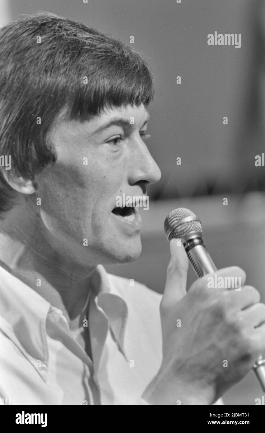 DAVE BERRY English op singer in April 1964. Photo: Tony Gale Stock ...