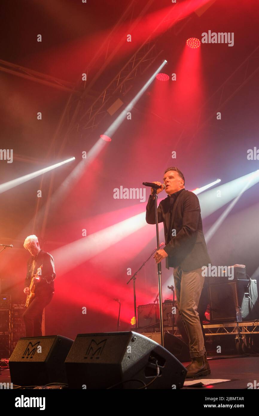 Gregor Philp and Ricky Ross of Deacon Blue performing at Wychwood ...