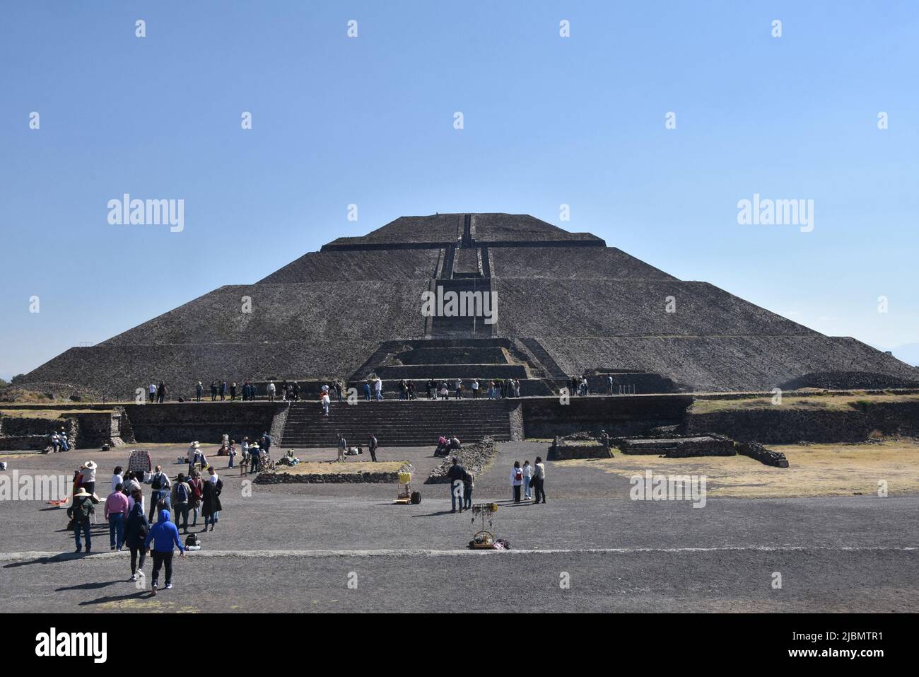Avenue dead pyramid sun hi-res stock photography and images - Alamy