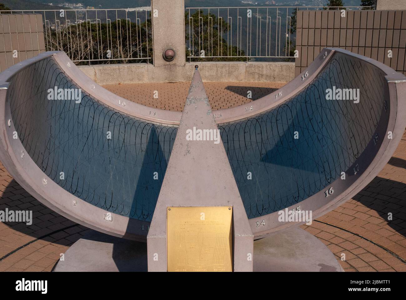 Japan sundial hi-res stock photography and images - Alamy