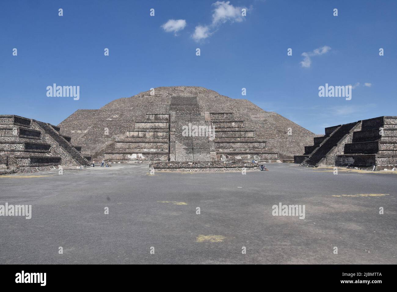 Pyramid of the moon teotihuacan hi-res stock photography and images - Alamy